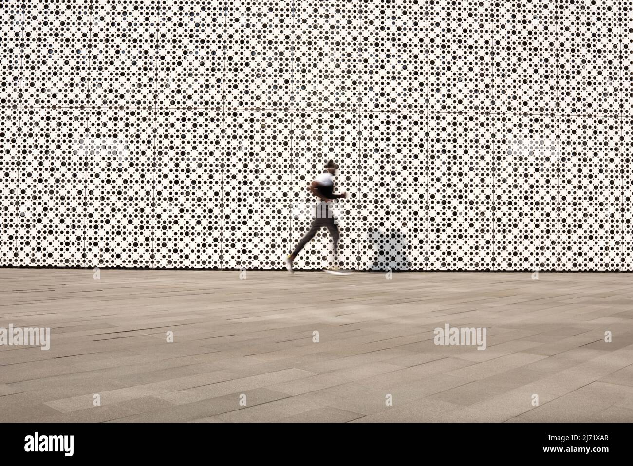 Man running up wall hi-res stock photography and images - Alamy