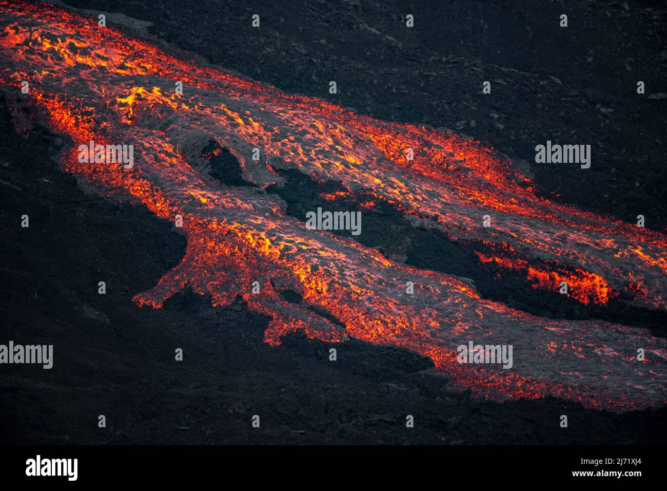 Gluehende Lava, Lavastrom, Lavafeld, aktiver Tafelvulkan Fagradalsfjall ...