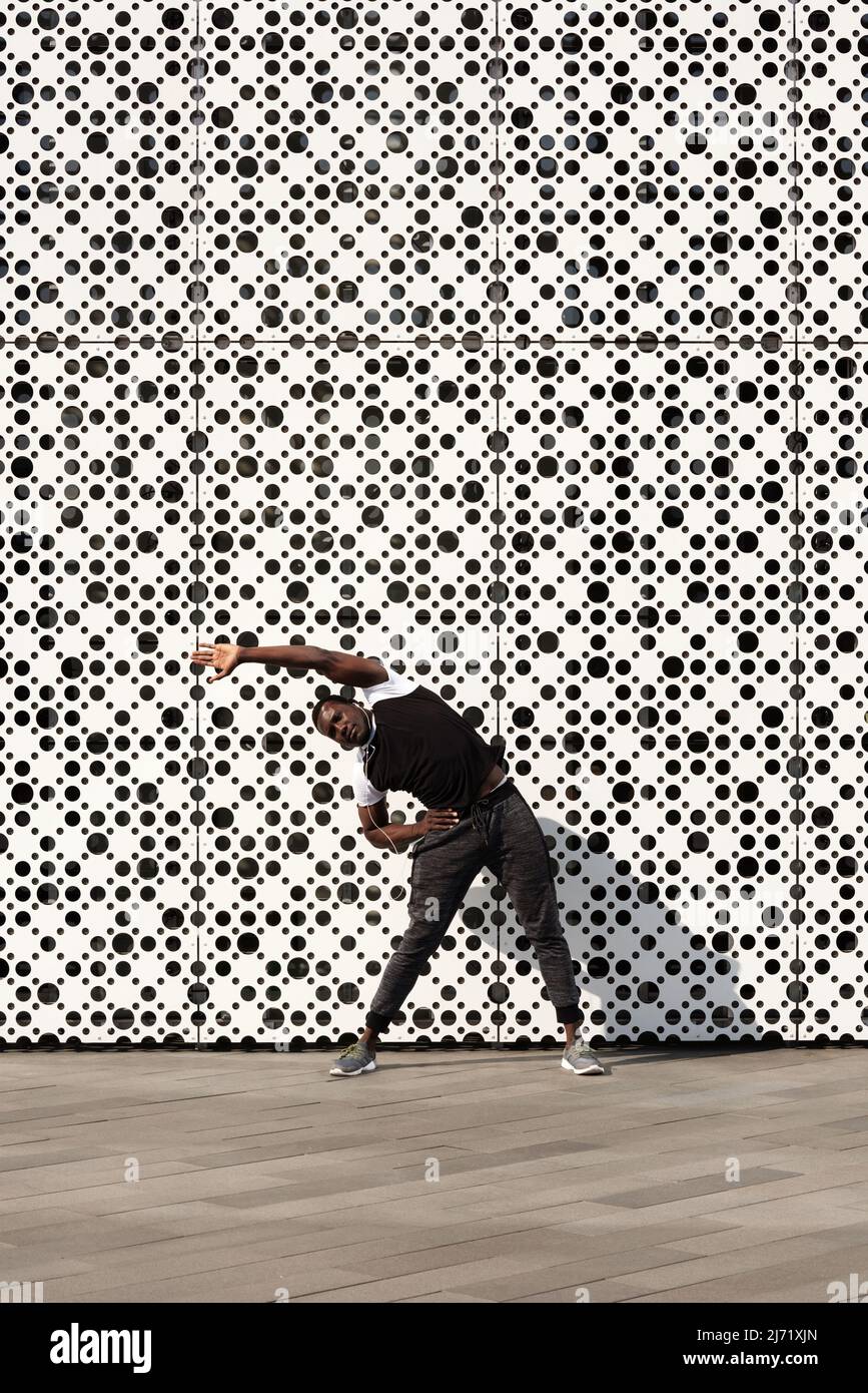 Man running up wall hi-res stock photography and images - Alamy