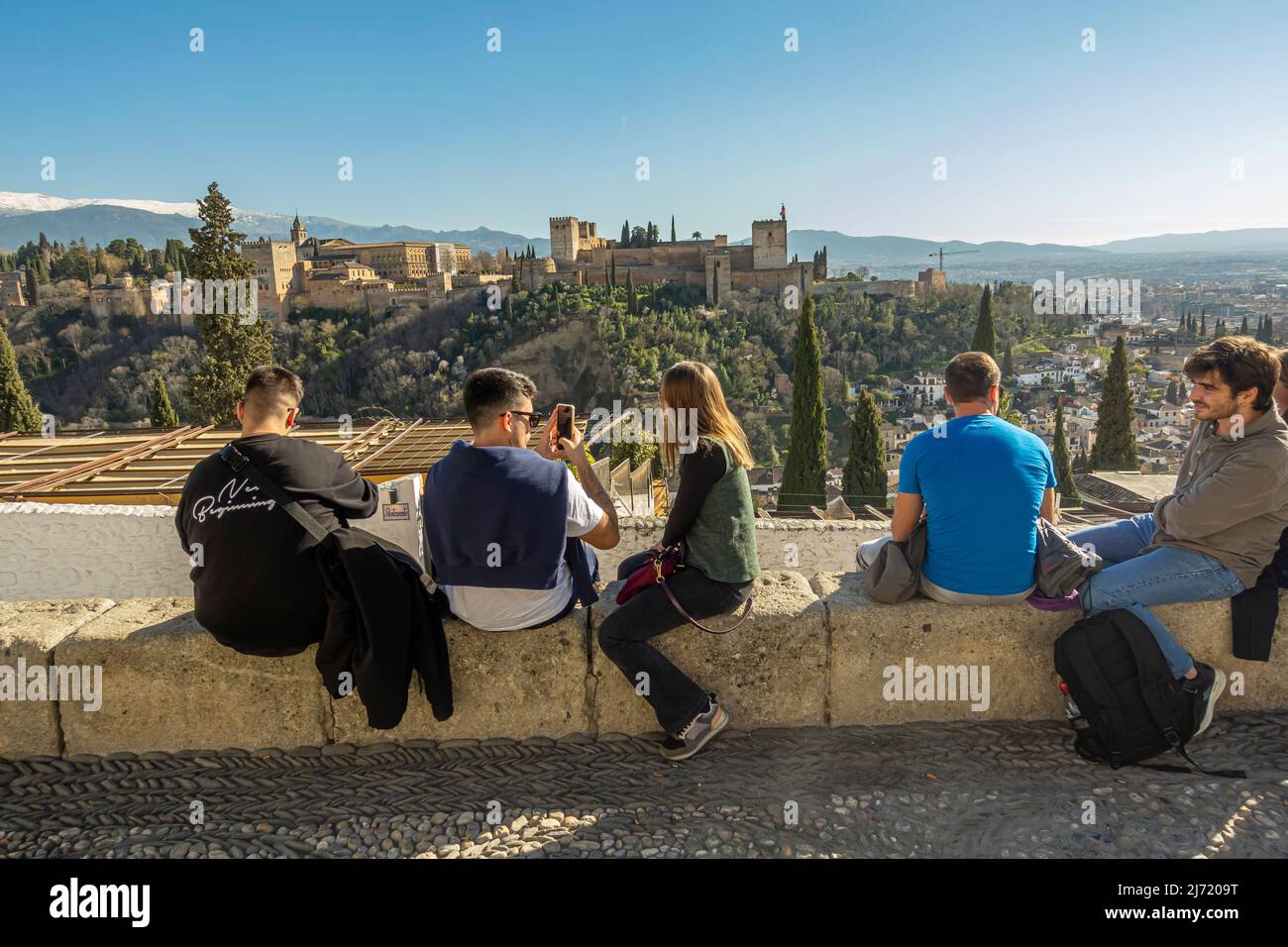 Sitting parapet hi-res stock photography and images - Alamy