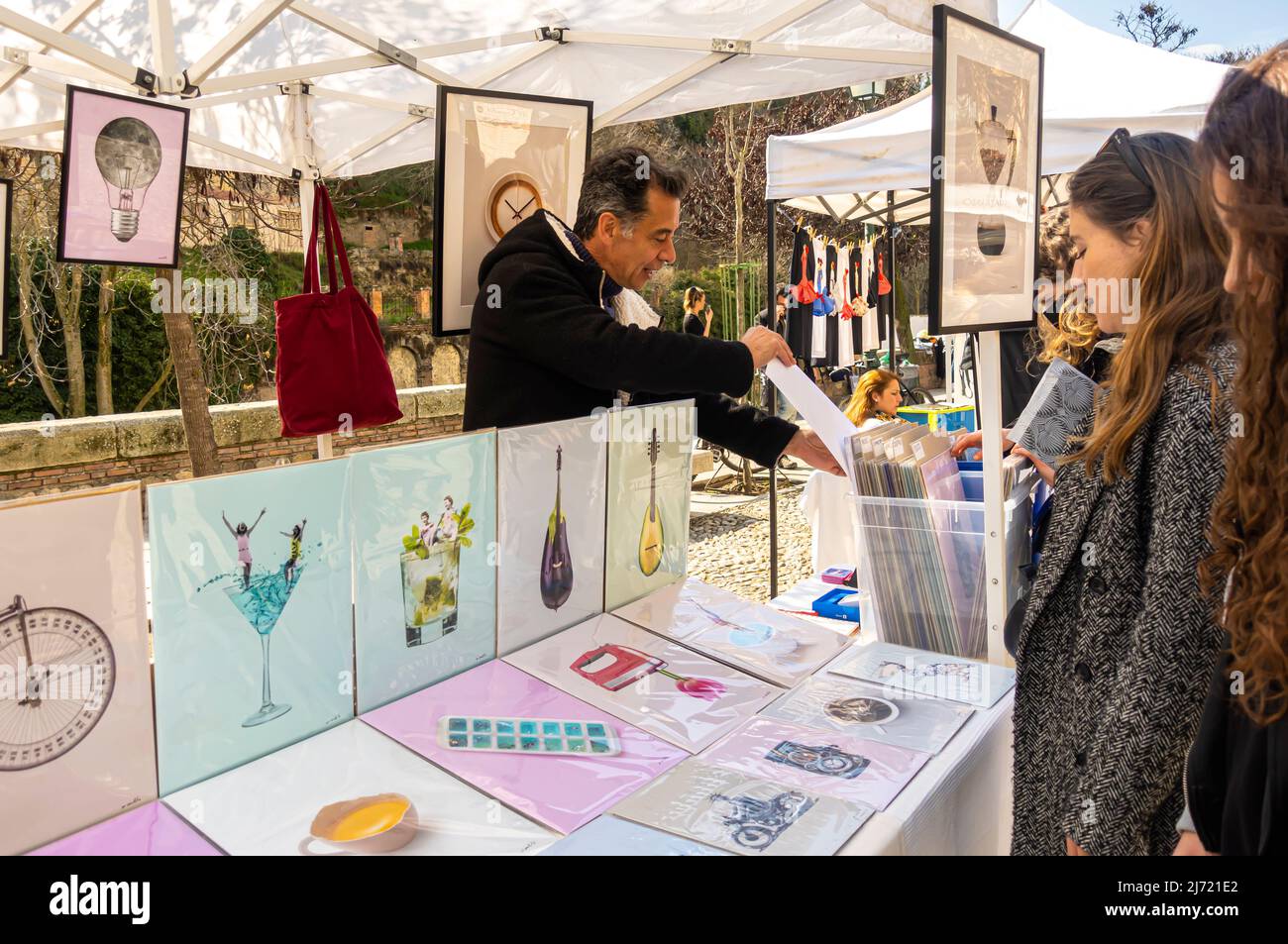 Women looking at drawings artworks hi-res stock photography and images ...