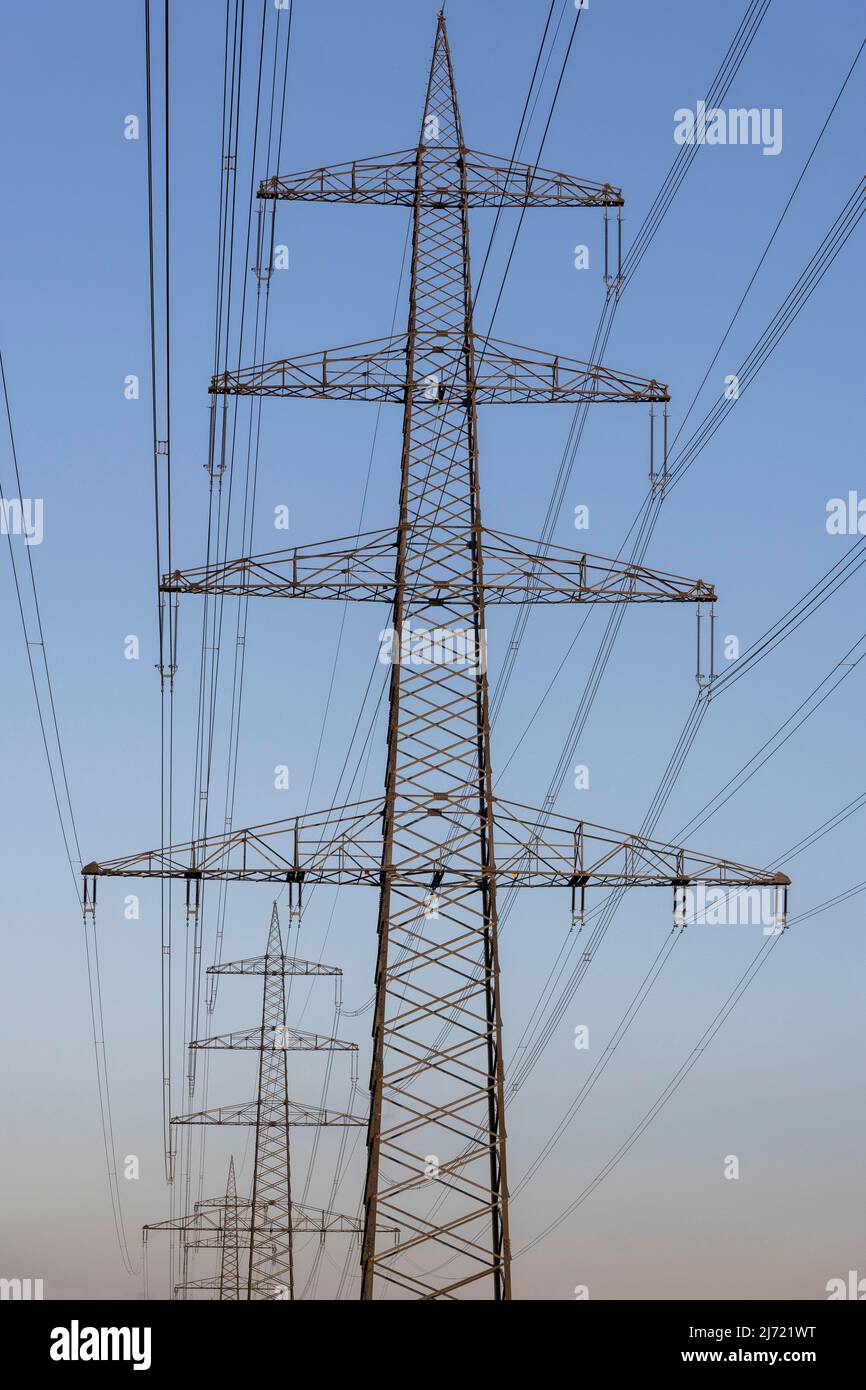 Strommasten, Hochspannungsleitungen, Baden-Wuerttemberg Stock Photo - Alamy