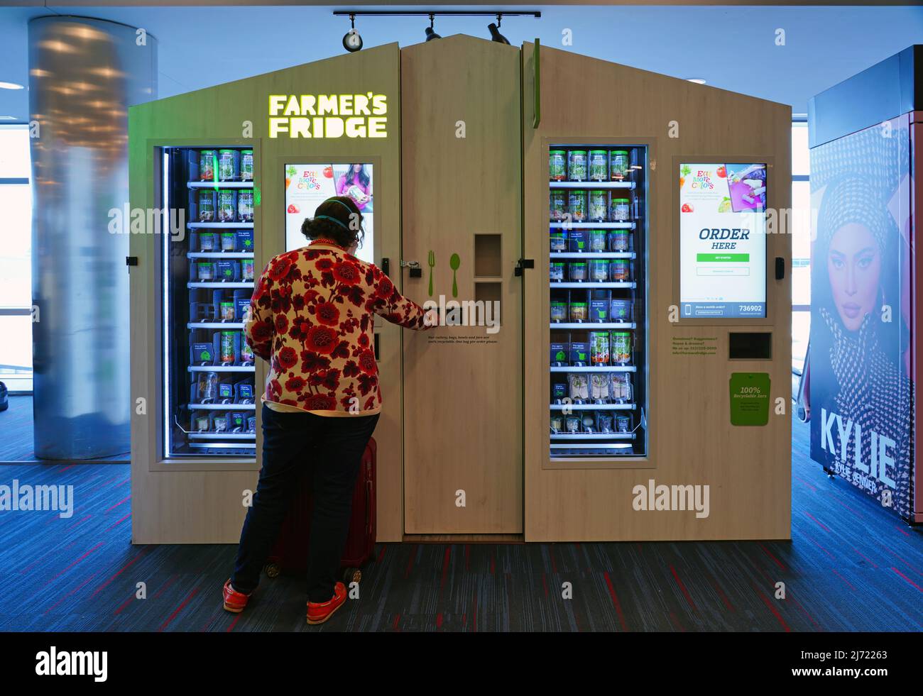 NEW YORK -6 MAR 2022- View of a Farmers Fridge fresh salad vending ...