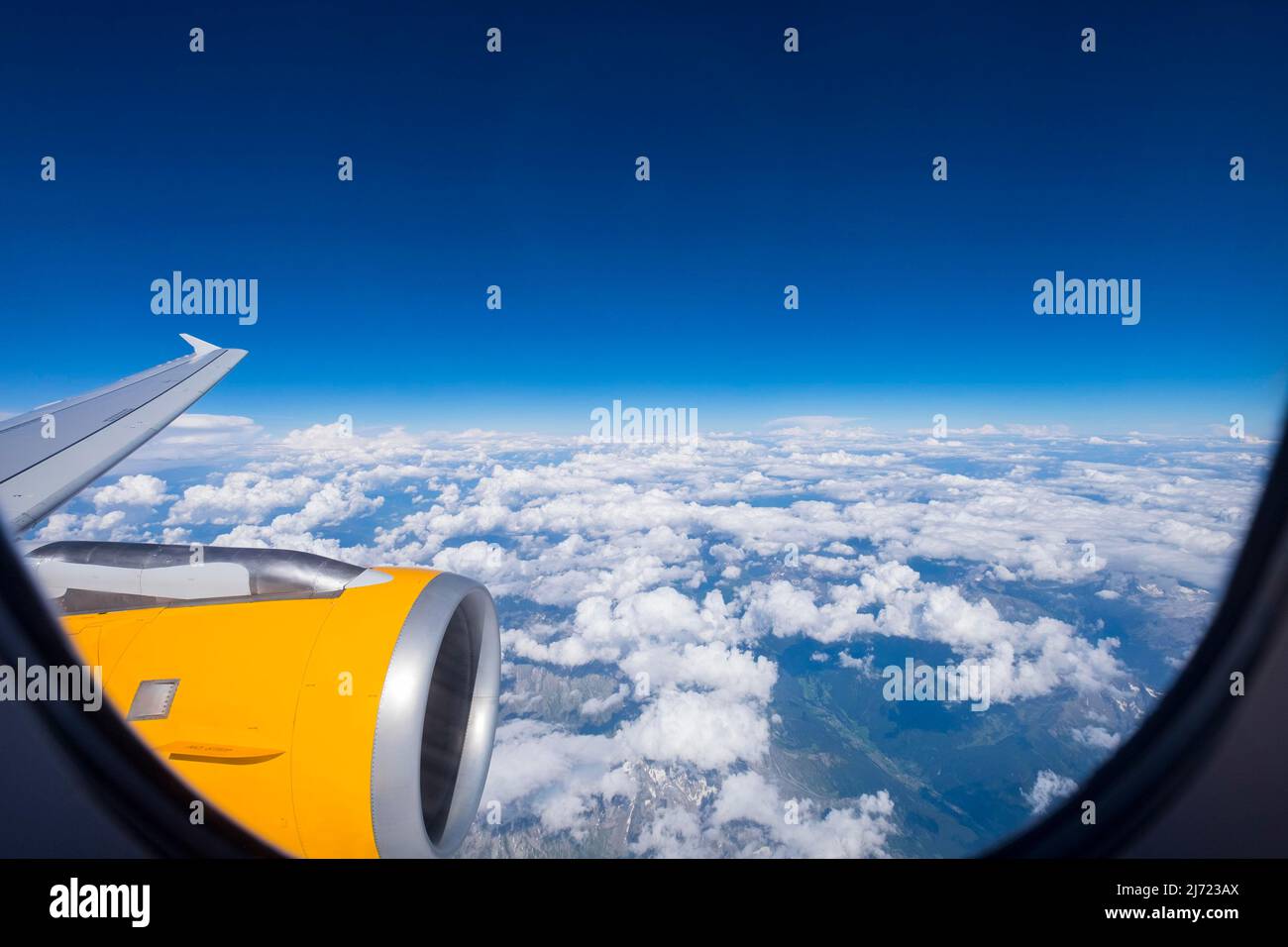 Aircraft above clouds hi-res stock photography and images - Alamy
