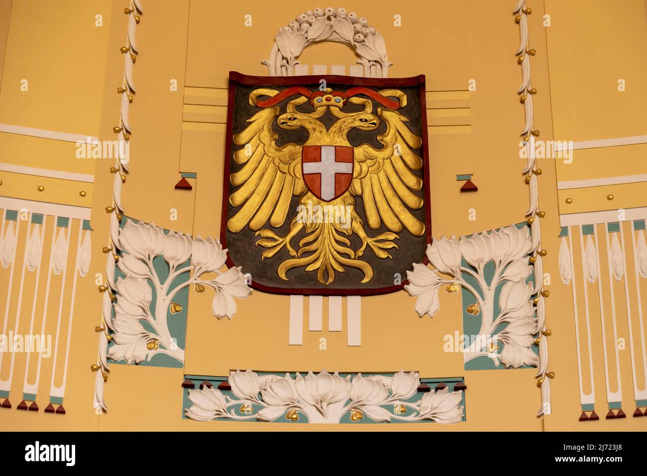 Jugendstilhalle im Hauptbahnhof, Wappen, Prag, Tschechien Stock Photo ...