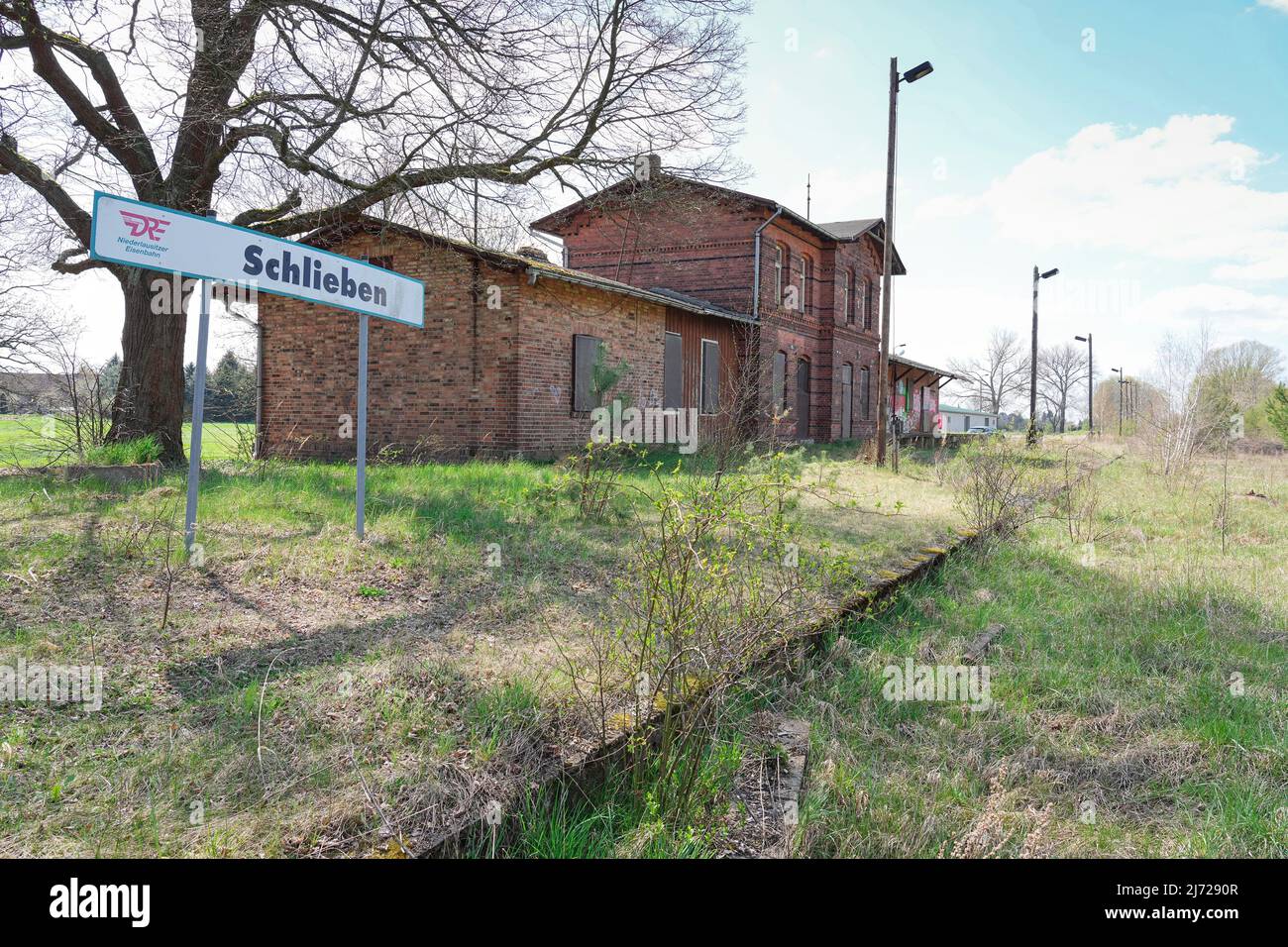 23 April 2022, Brandenburg, Schlieben: The empty station building with ...