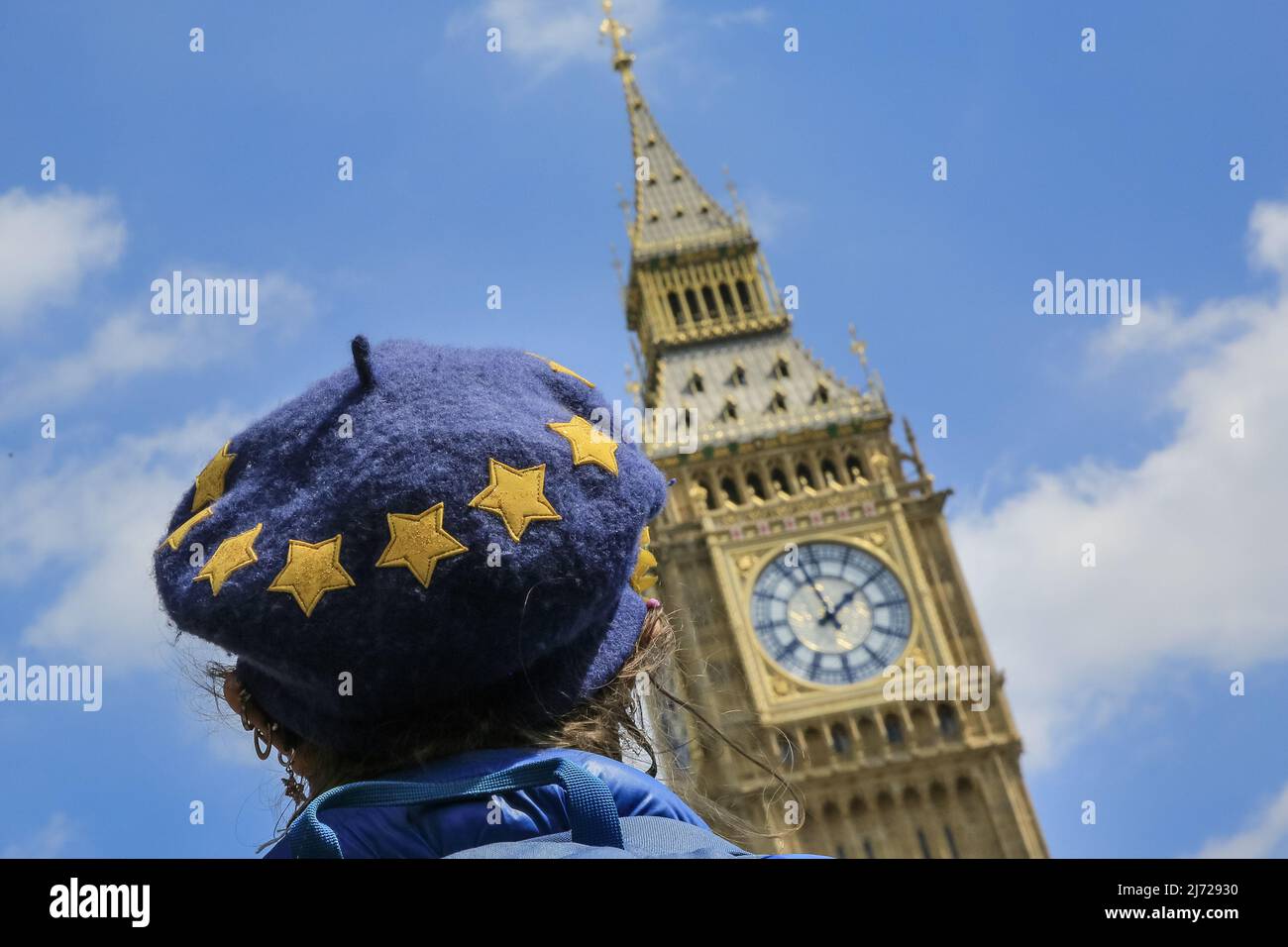 London, UK, 5th May 2022. A protester wears a EU flag hat against the ...