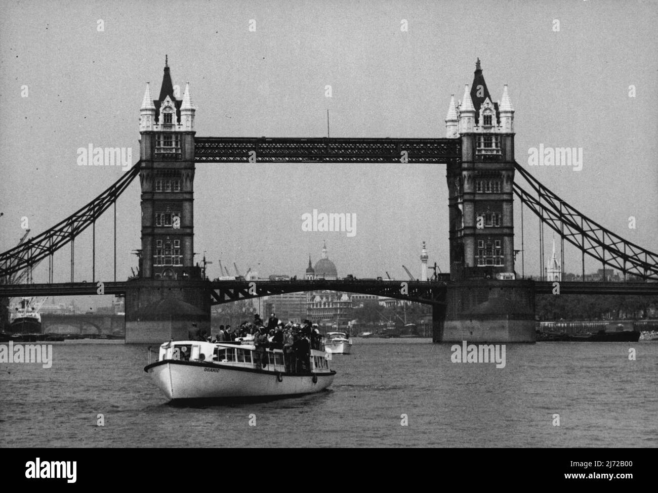 Thames Water-Bus Service Opens - 'Floating bus' the "Oganic" the first ...