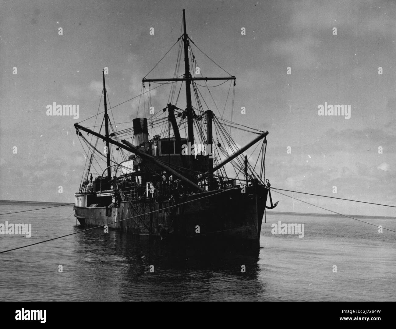 Salvage Ship - Claymore. March 1, 1955 Stock Photo - Alamy