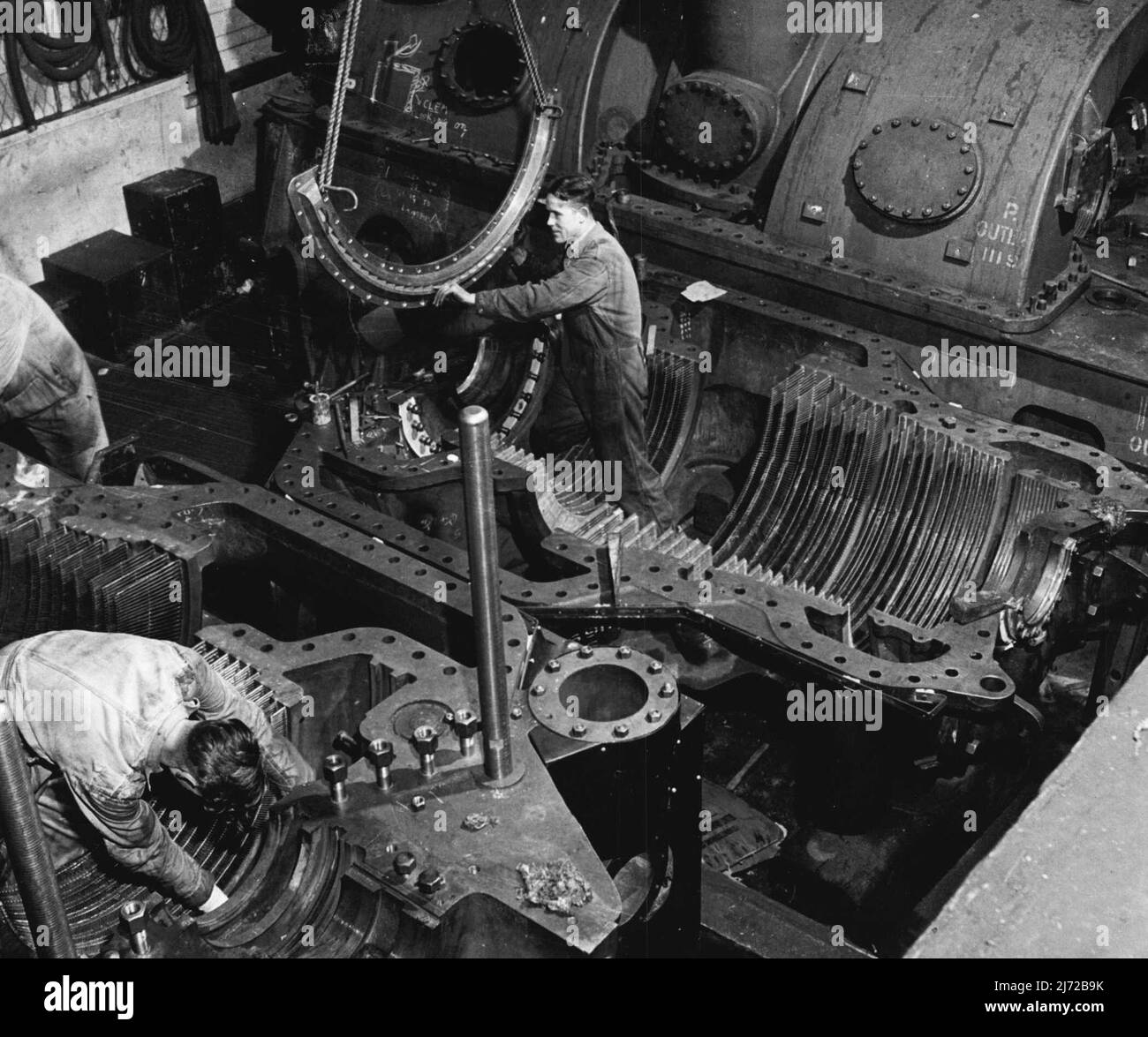 Steam Turbine Engines (d) Assembling the fixed blades of a turbine ...