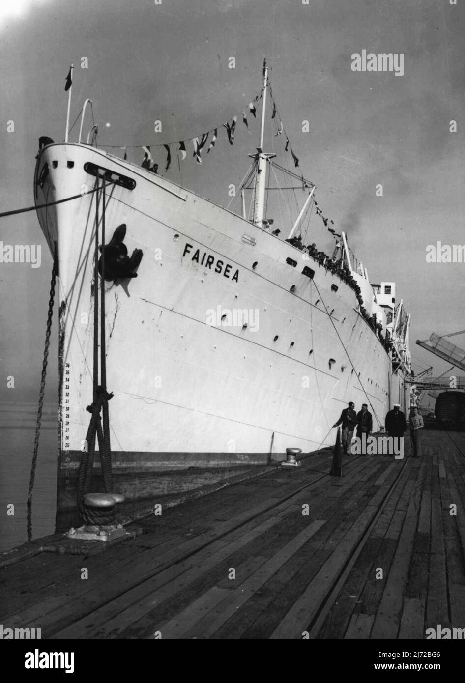 Migrant ship new york hi-res stock photography and images - Alamy