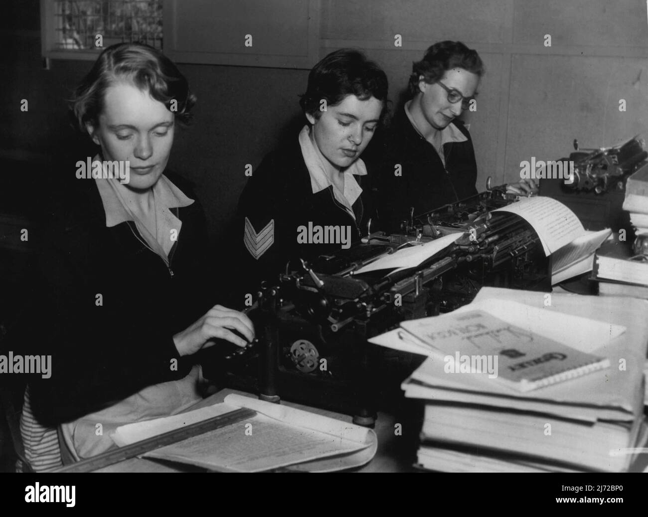 W.R.A.A.C. Training Camp at Kapooka -- In the Clerical training section ...