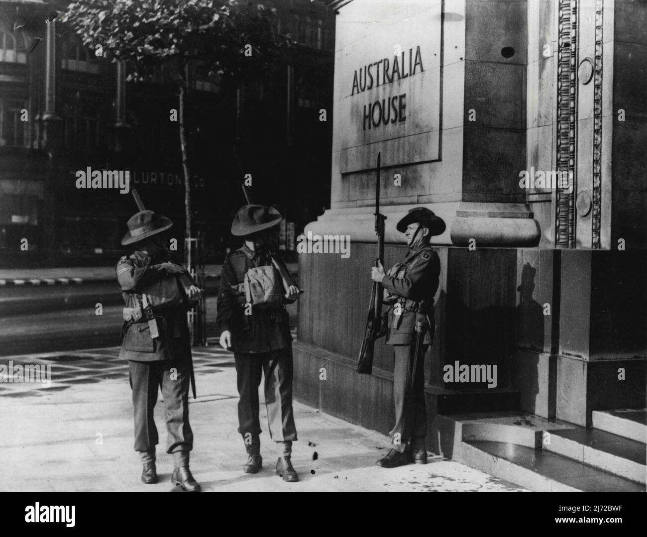 On guard at Australia House. September 18, 1940 Stock Photo - Alamy
