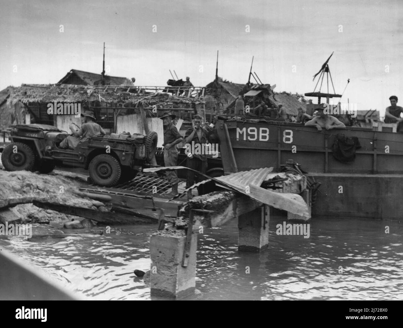 World war ii australian infantry hi-res stock photography and images ...