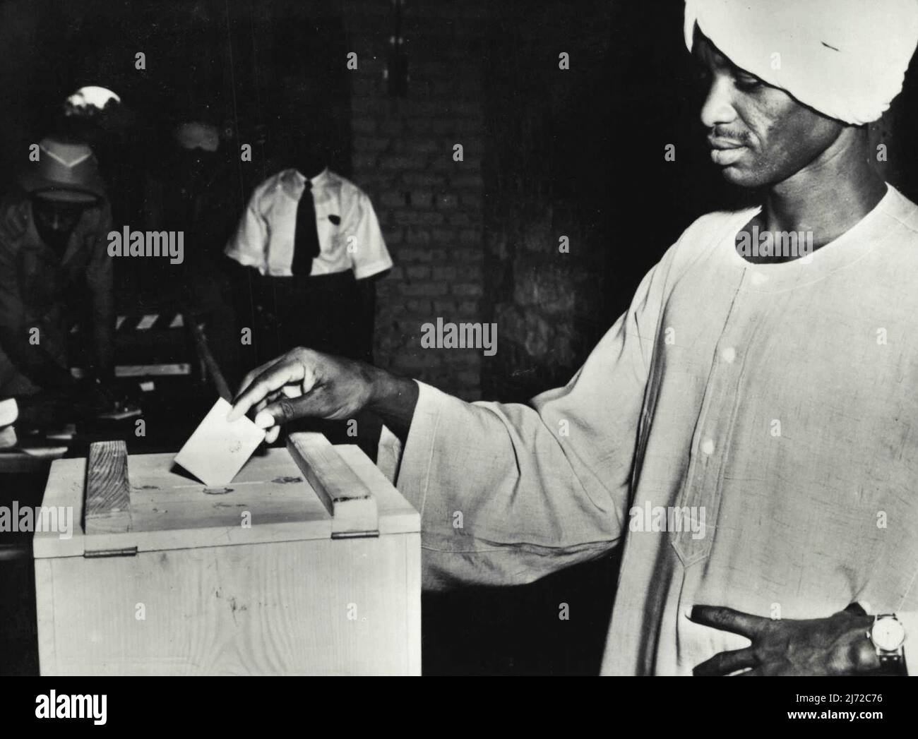 Black ballot box hi-res stock photography and images - Alamy