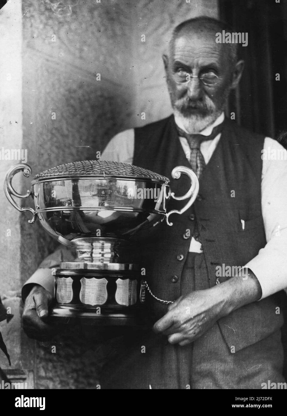 One of the member of holding the Sayonara Club. The Sayonara Cup... new ...