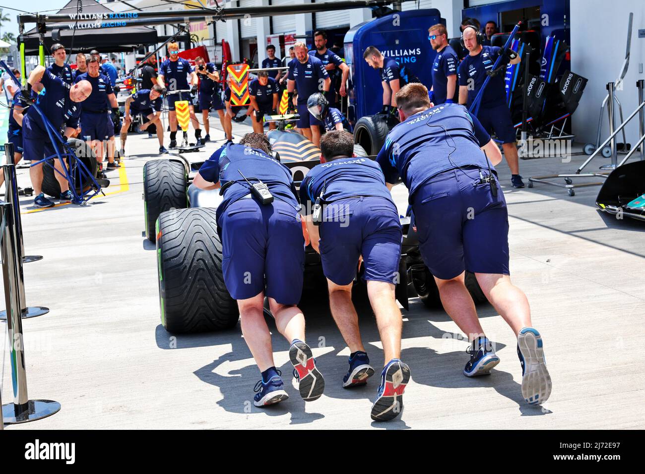 Williams practices a pit stop hi-res stock photography and images - Alamy