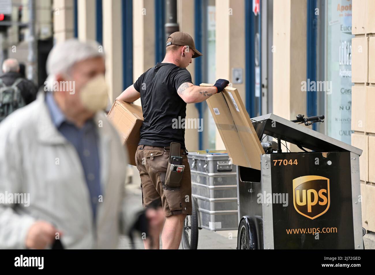 UPS parcel deliverer at work, parcel carrier, United Parcel in downtown ...