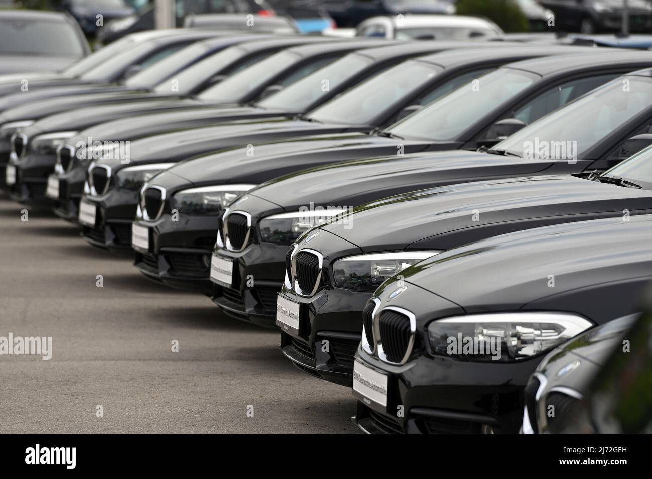 Car sales yard hi-res stock photography and images - Alamy