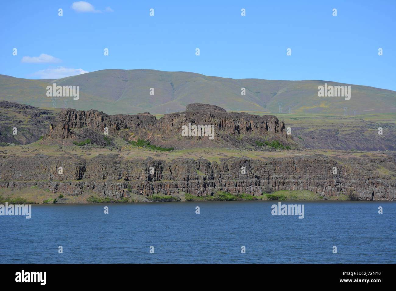 Cliffs at Horsethief Lake in the Columbia Hills Historical State Park ...