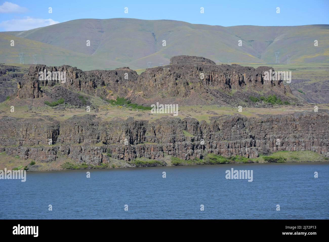 Cliffs at Horsethief Lake in the Columbia Hills Historical State Park ...