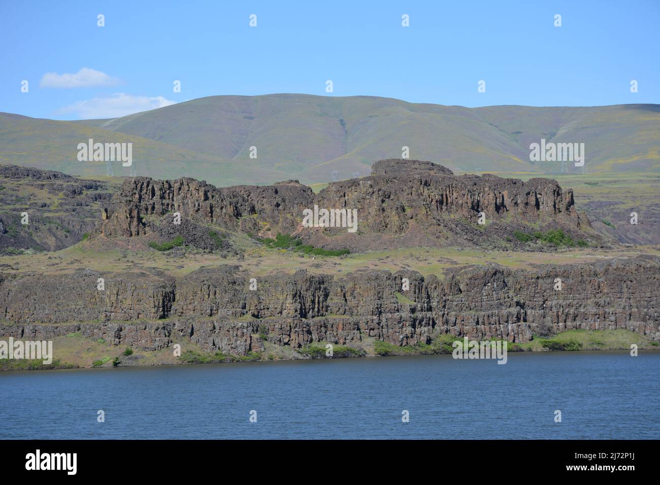 Cliffs at Horsethief Lake in the Columbia Hills Historical State Park ...
