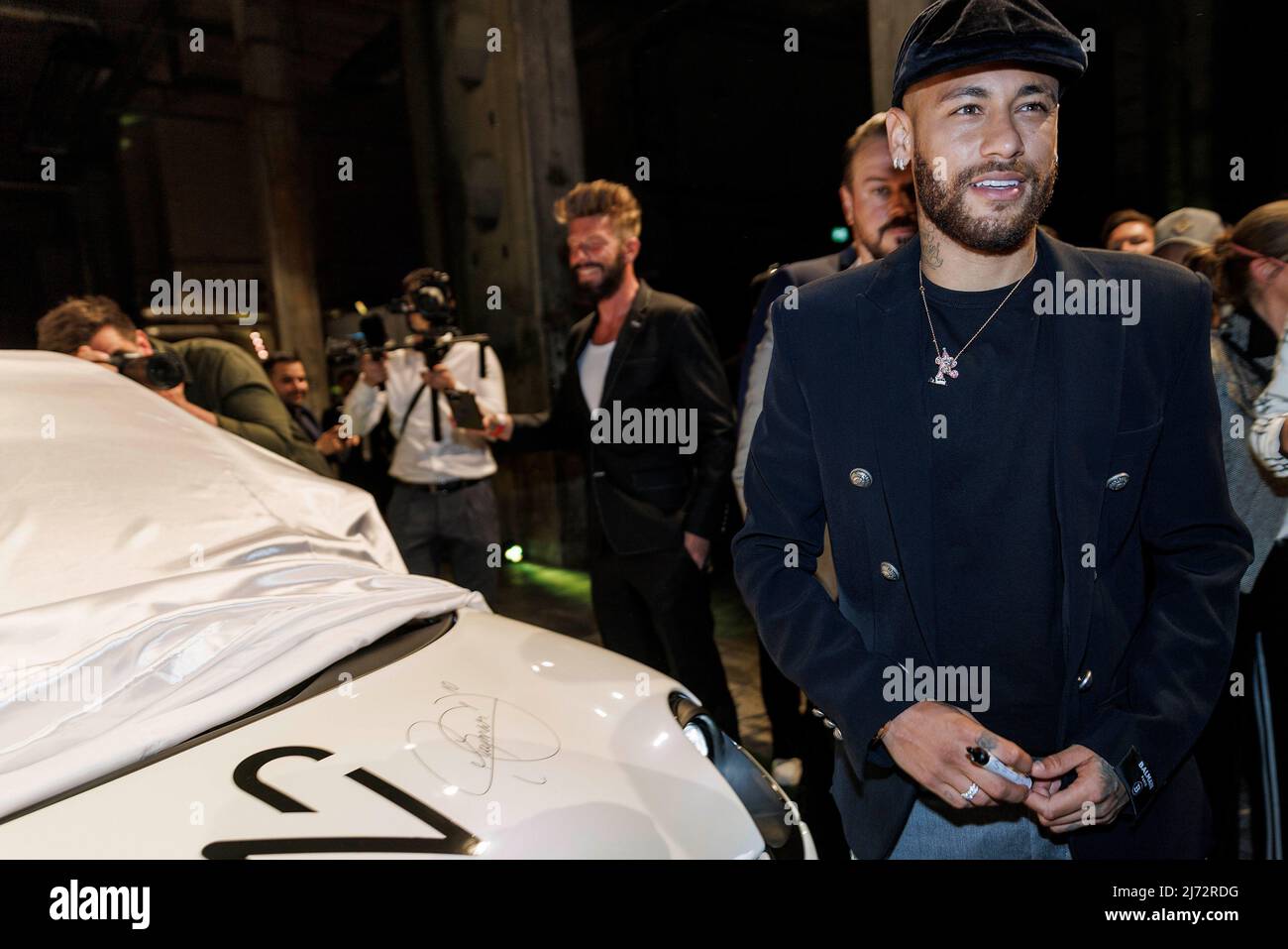 05 May 2022, Berlin: Footballer Neymar Jr. stands next to an e.wave X ...