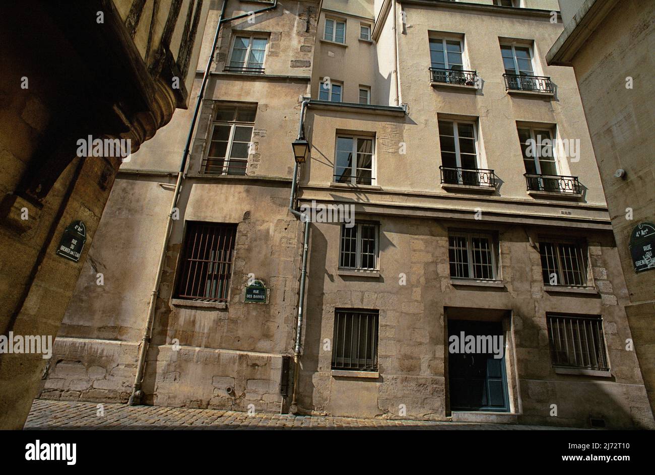 Medieval paris streets hi-res stock photography and images - Alamy