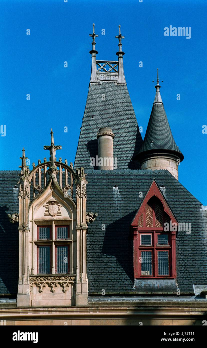 Paris roofline hi-res stock photography and images - Alamy
