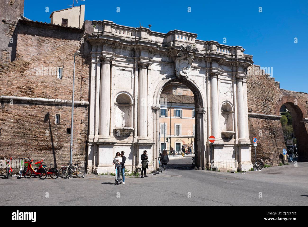 Porta portese market hi-res stock photography and images - Alamy