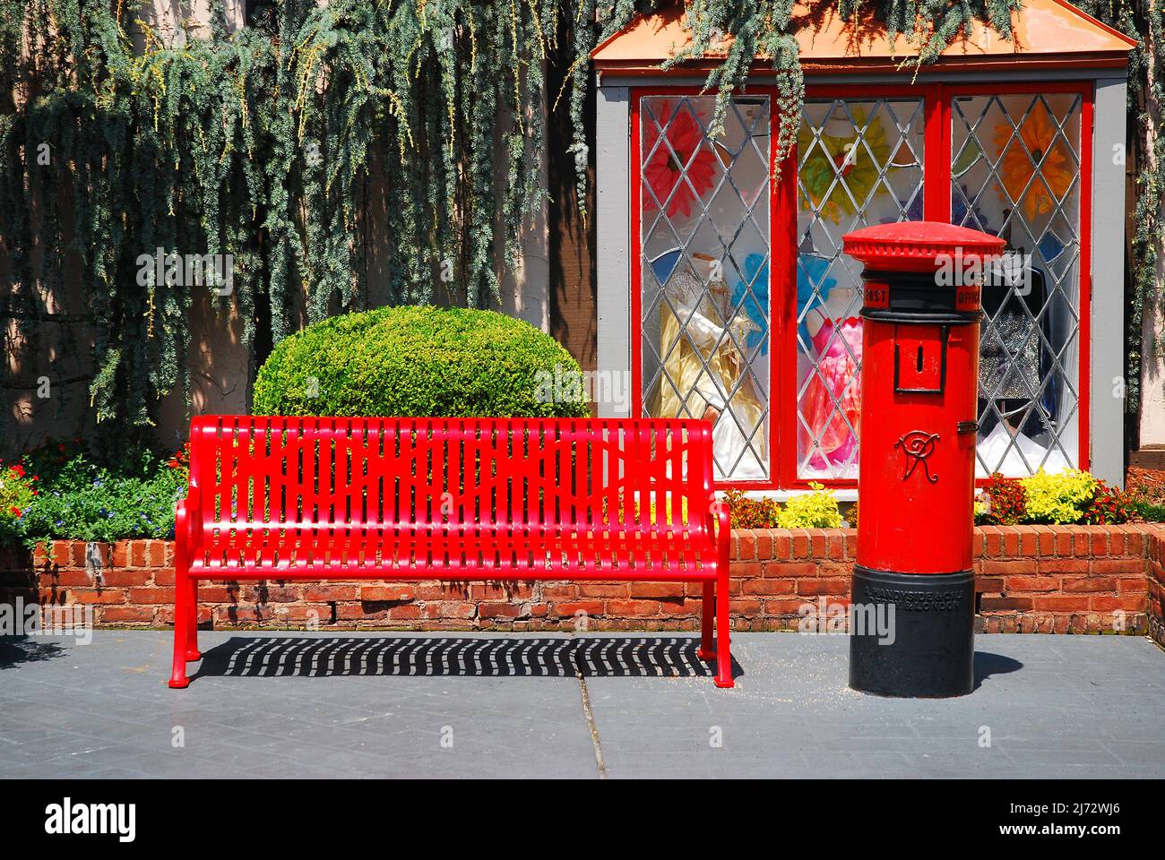 Royal mailbox hi-res stock photography and images - Alamy