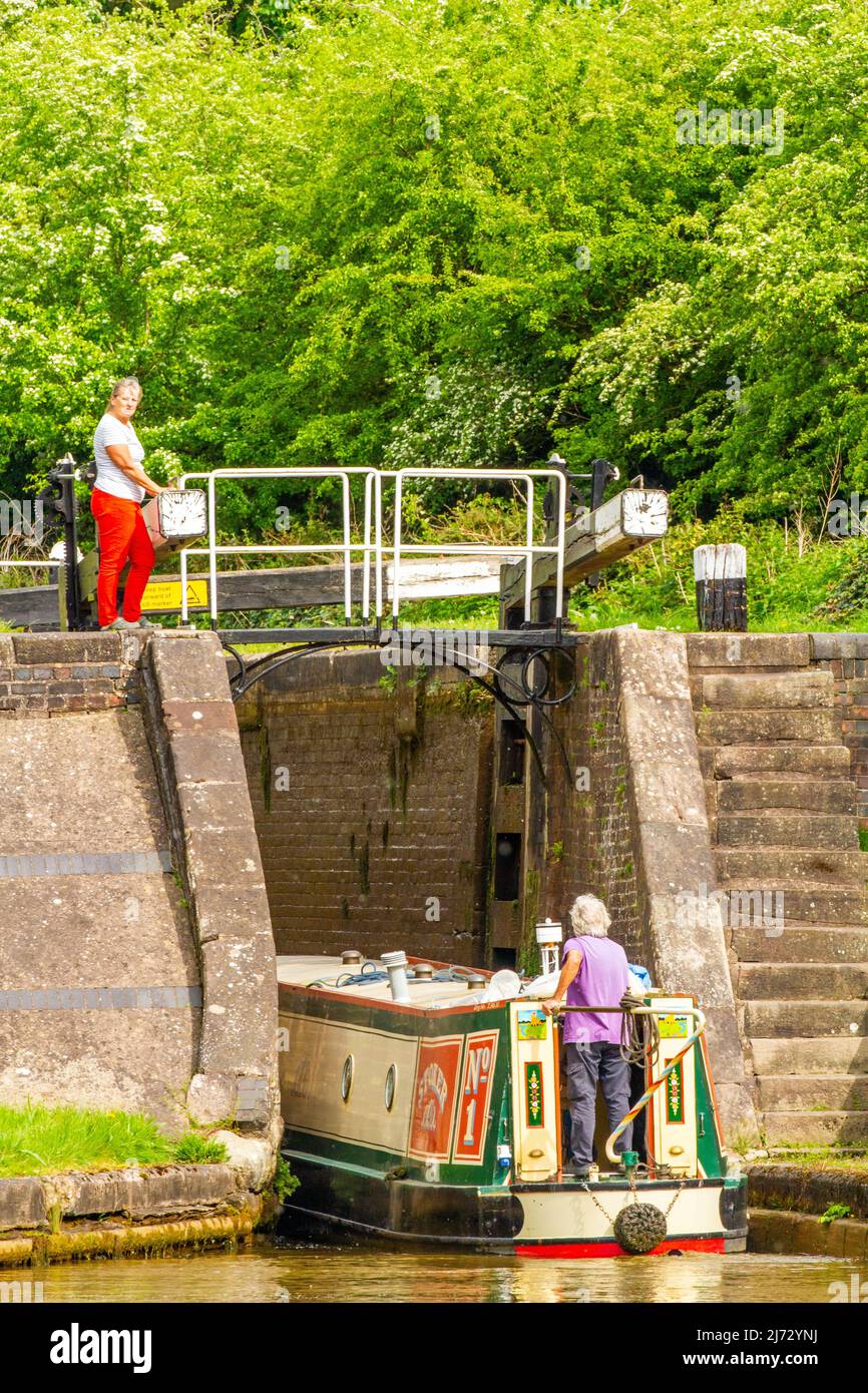 Top lock cottage hi-res stock photography and images - Alamy