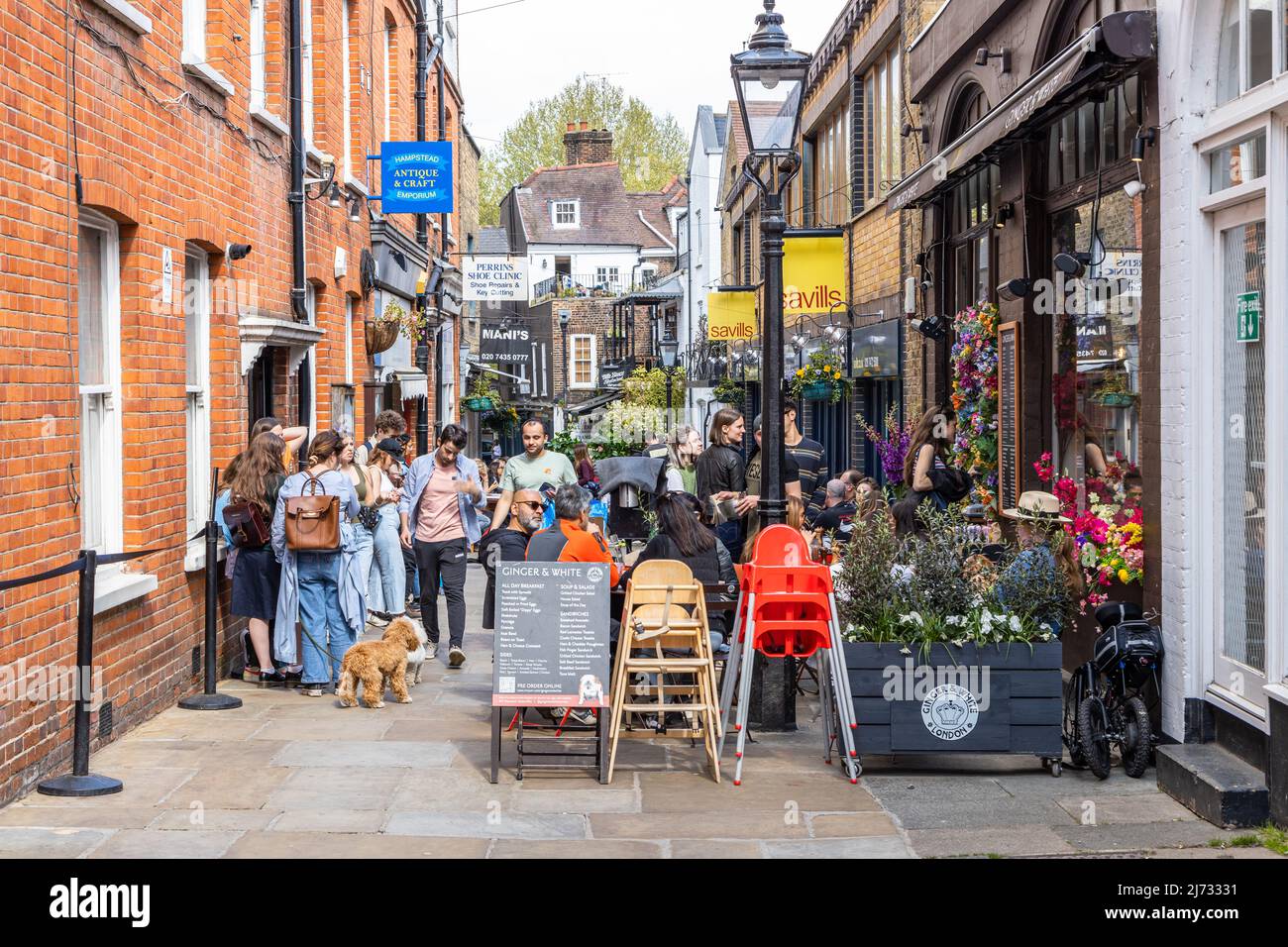 Urban cafe culture hi-res stock photography and images - Alamy