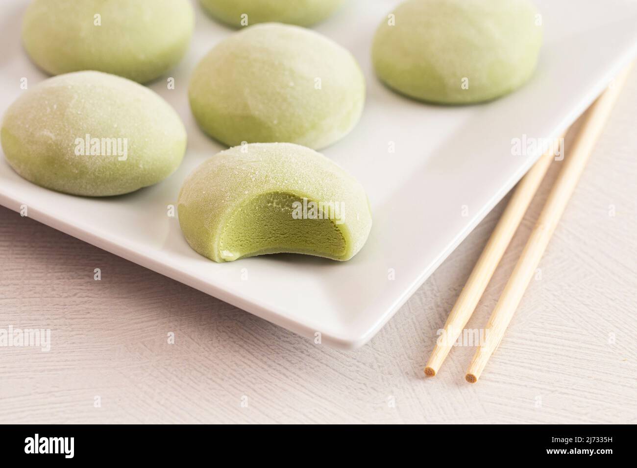 Matcha mochi hi-res stock photography and images - Alamy