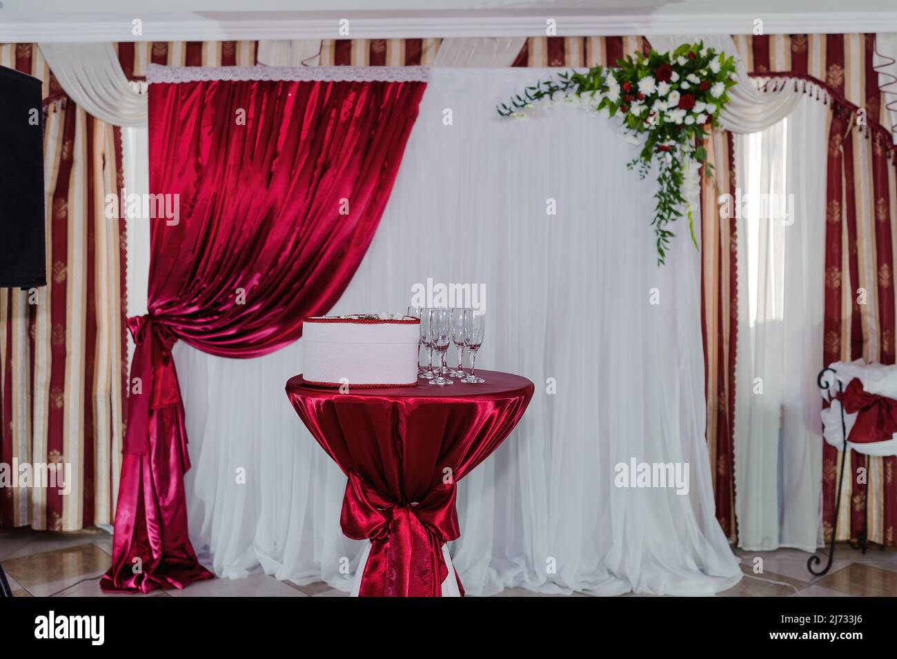 Wedding arch multi colored hi-res stock photography and images - Alamy