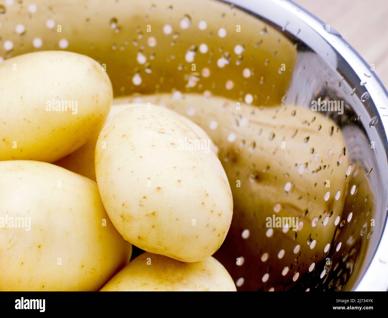 Fresh potatoes in metal hi-res stock photography and images - Alamy