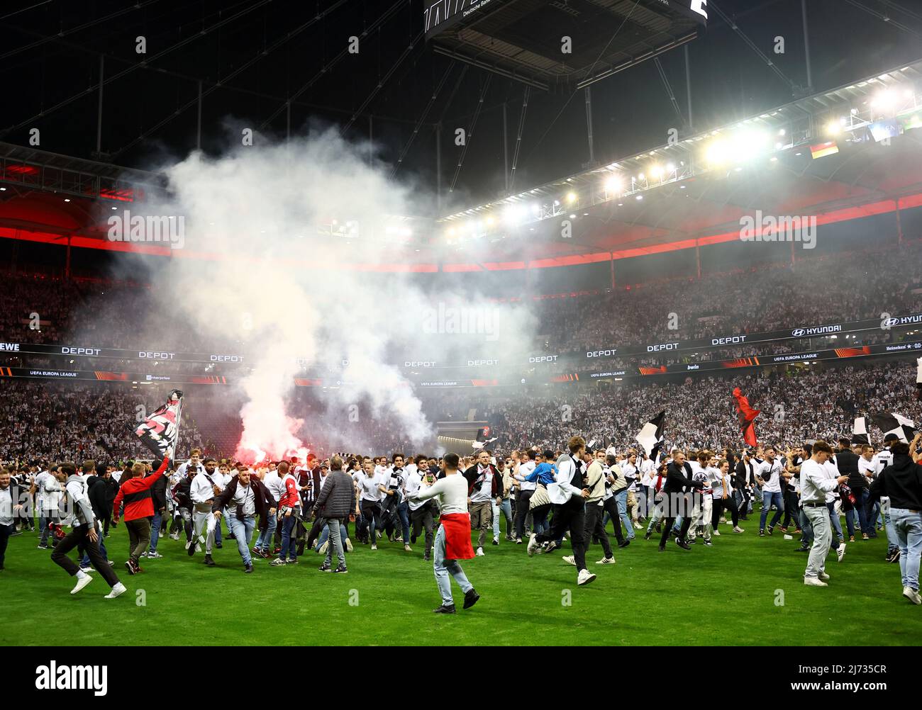 Soccer pitch flares hi-res stock photography and images - Alamy