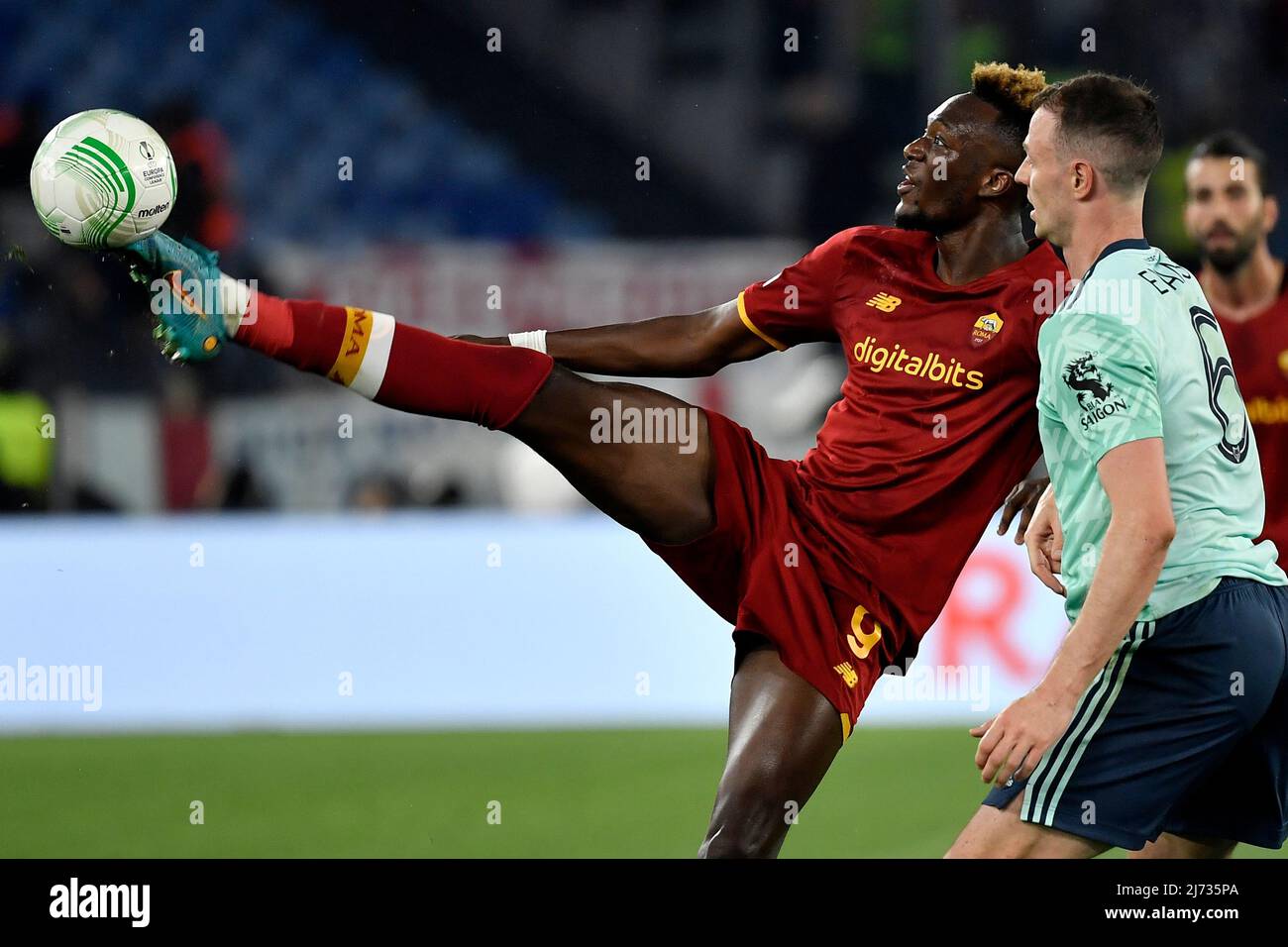 Tammy Abraham of AS Roma and Jonny Evans of Leicester City FC compete ...