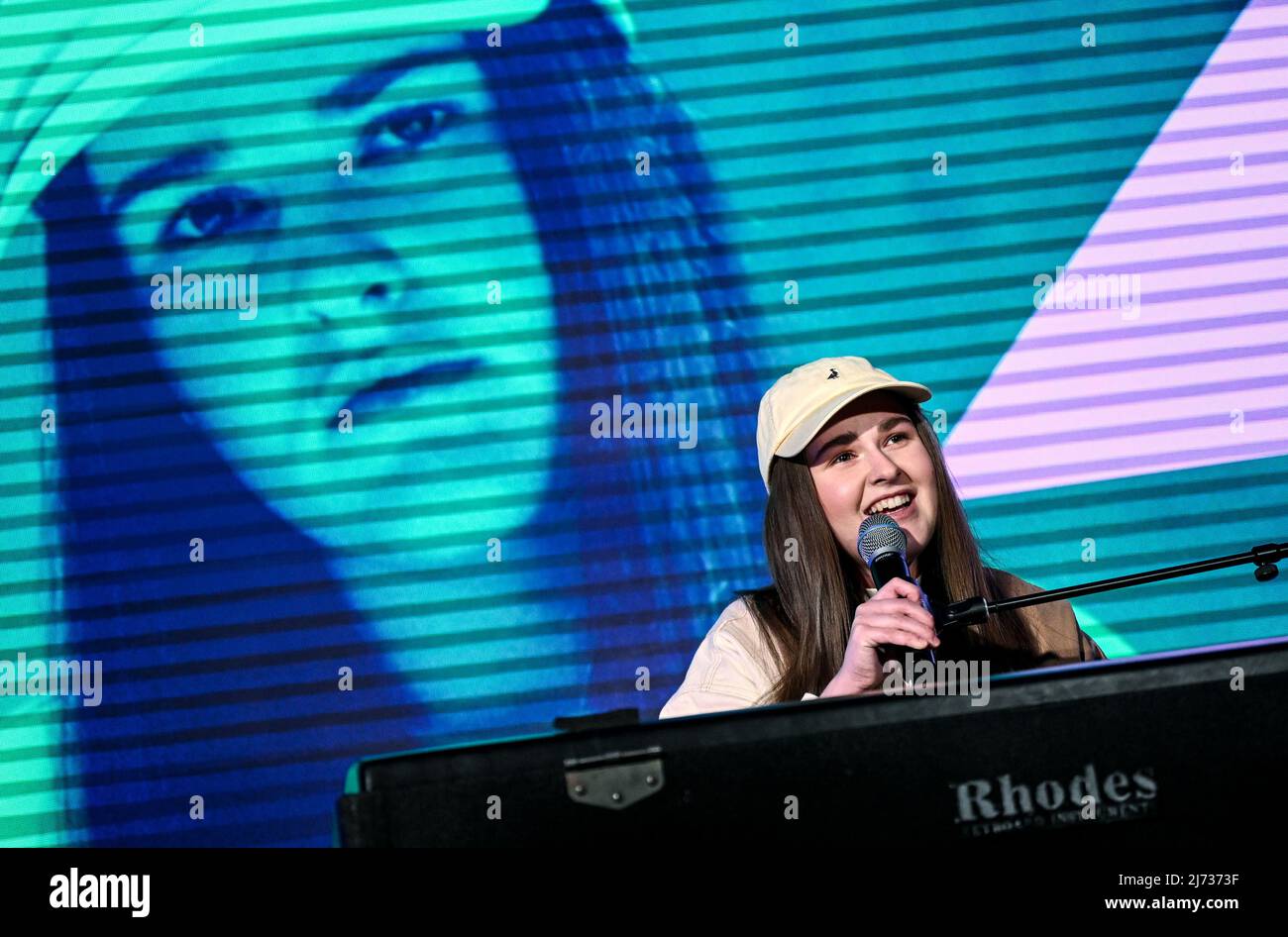 05 May 2022, Berlin: The singer Luna sings at the Bunte New Faces Award ...