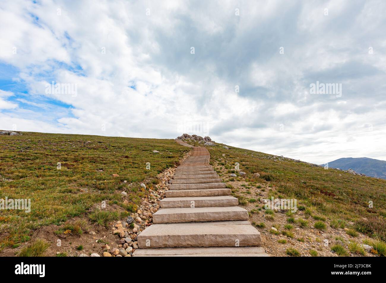 Superb landscape of Alpine Ridge Trail at Rocky Mountain National Park ...
