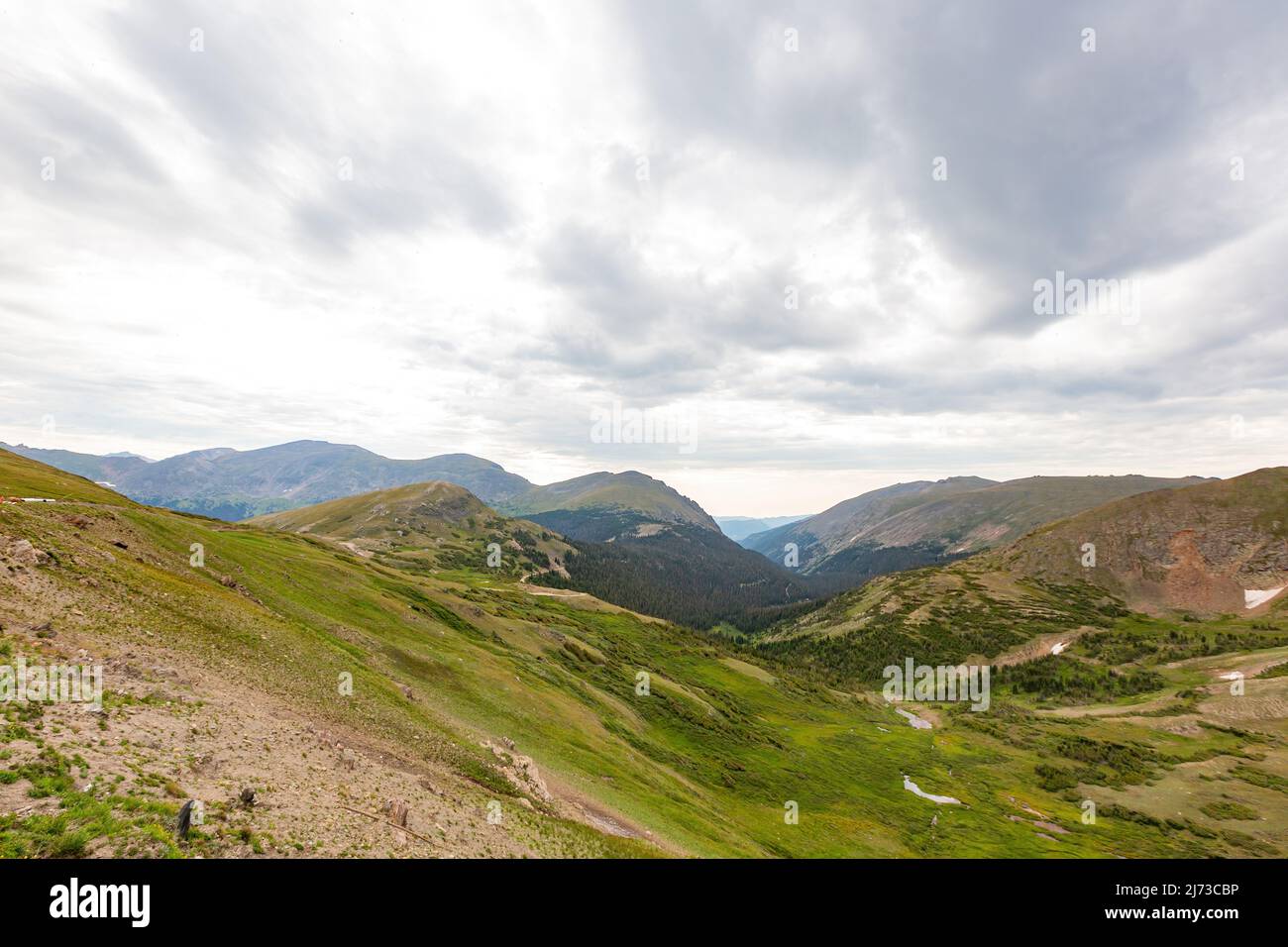 Superb landscape of Alpine Ridge Trail at Rocky Mountain National Park ...