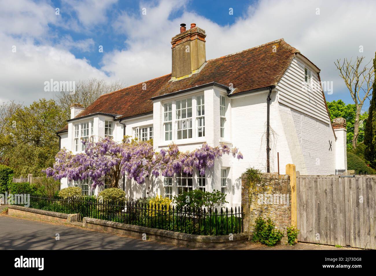 A Typical English Country House in the Sunshine Stock Photo - Alamy