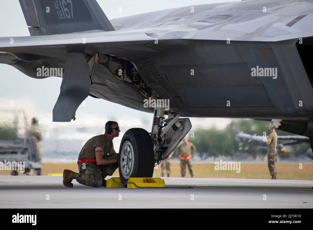 A U.S. Air Force crew chief with the 192nd Fighter Wing, Virginia Air ...