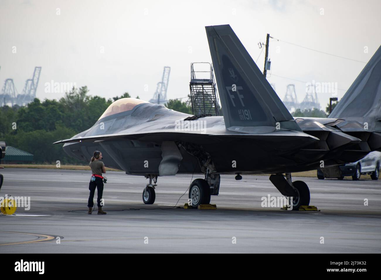 A U.S. Air Force crew chief with the 192nd Fighter Wing, Virginia Air ...