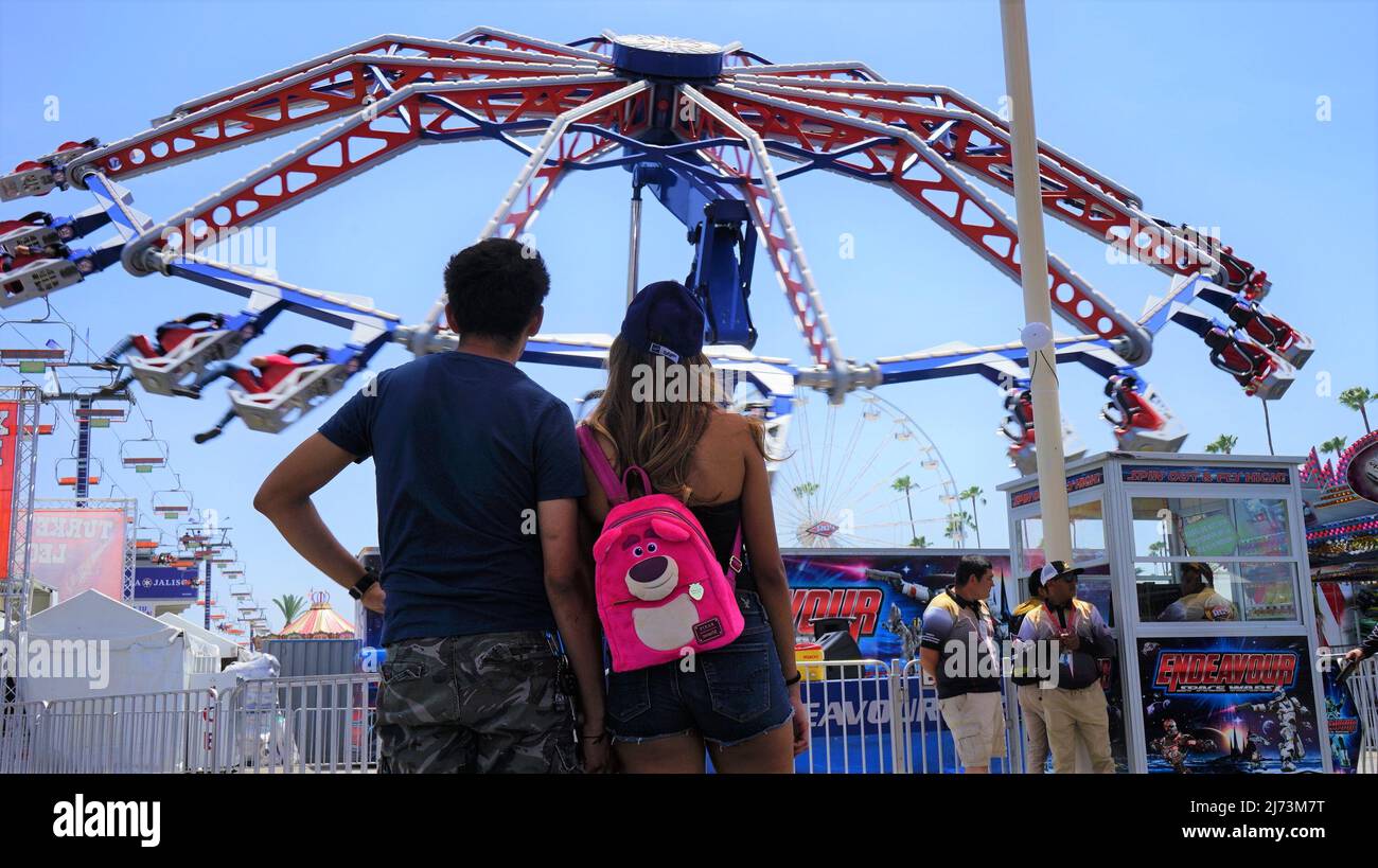 (220506) -- LOS ANGELES, May 6, 2022 (Xinhua) -- People visit the 2022 ...