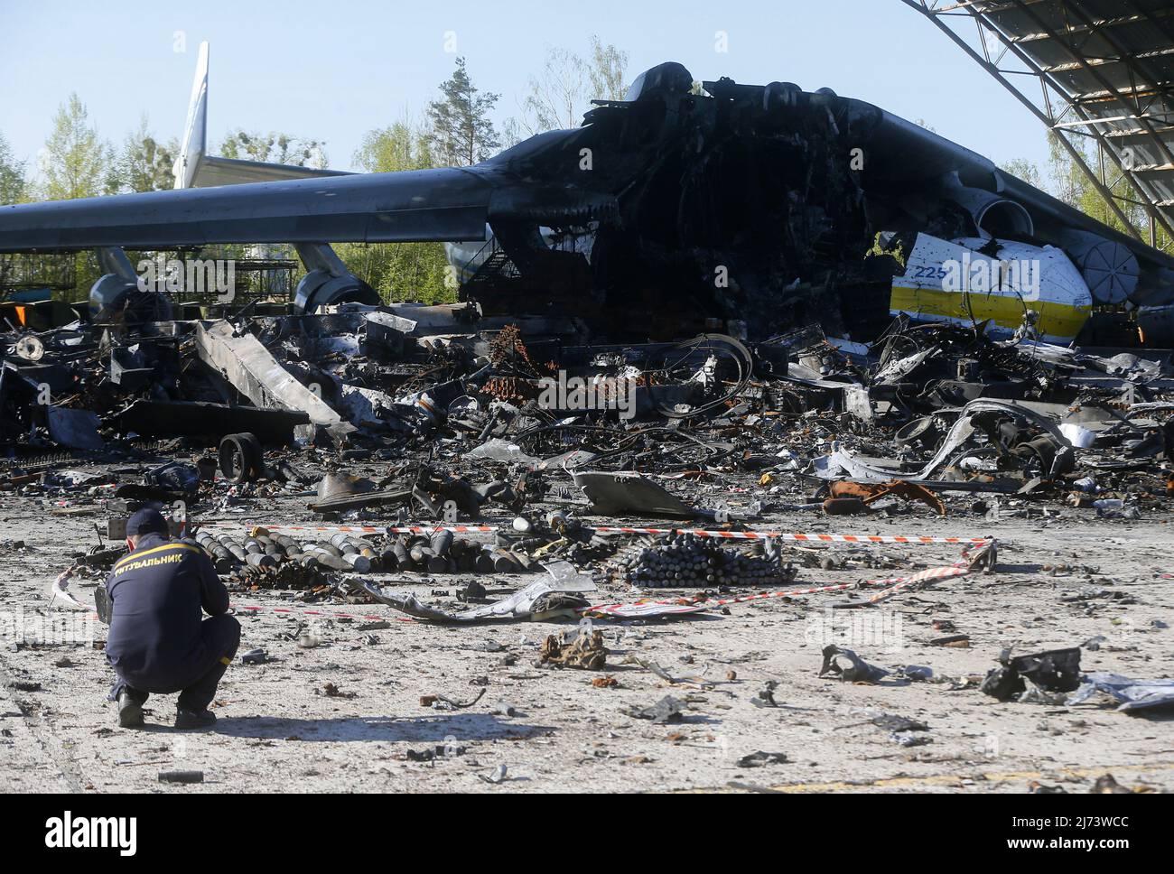 Antonov an 225 mriya cargo aircraft hi-res stock photography and images ...
