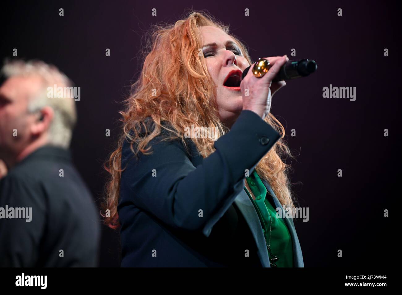 Tpau carol decker lead singer hi-res stock photography and images - Alamy