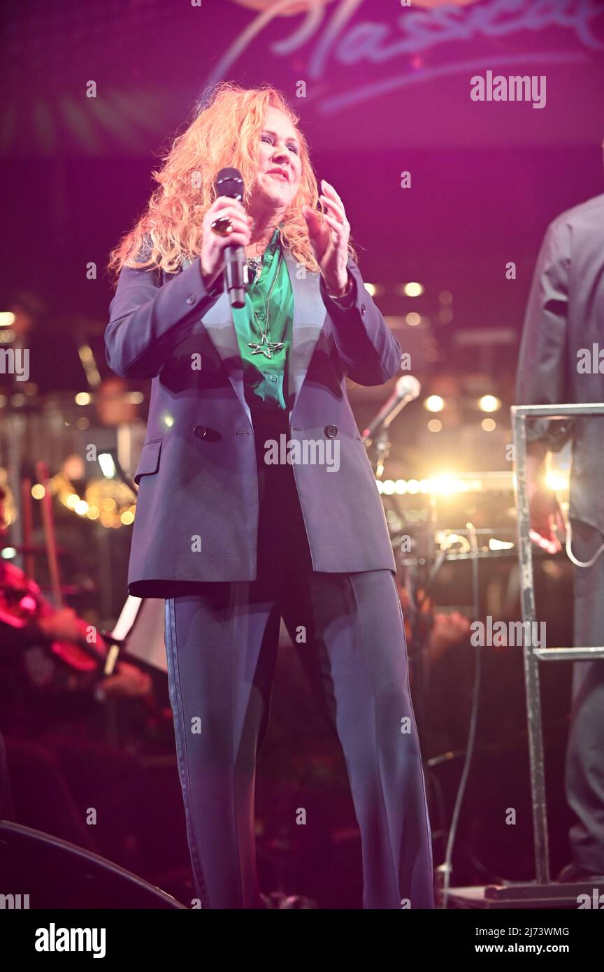 Tpau carol decker lead singer hi-res stock photography and images - Alamy