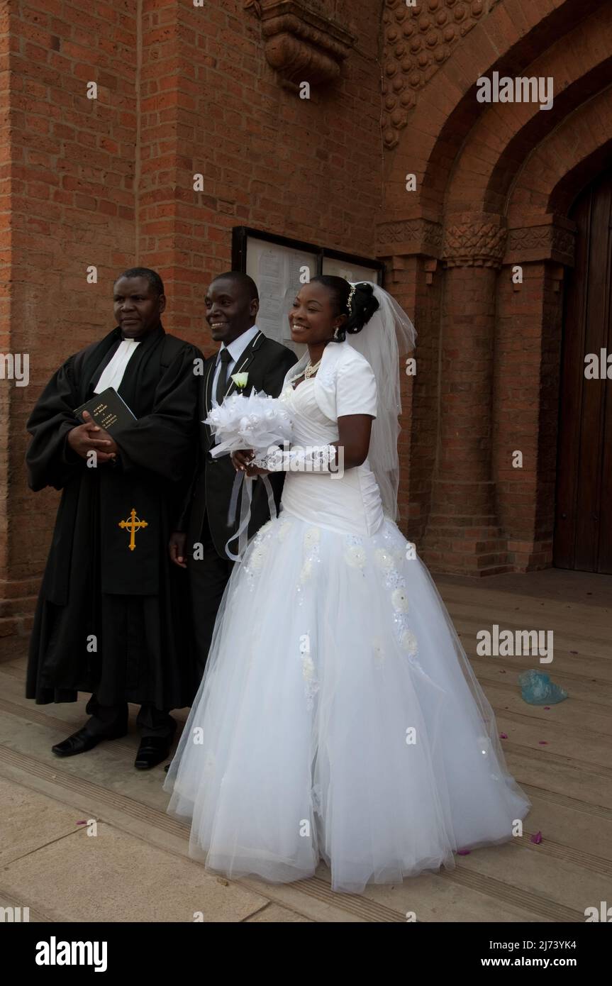 African bride hi-res stock photography and images - Alamy