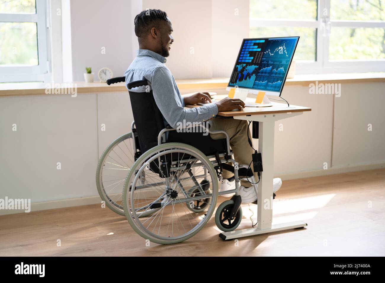 Business Data Analyst Man Using Computer Screen Stock Photo - Alamy